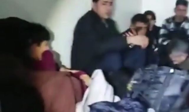 Kaçak insan taşımacılığı yapan araçta, 23 kaçak ve 2 FETÖ şüphelisi ... Kaçak insan taşımacılığı yapan araçta, 23 kaçak ve 2 FETÖ şüphelisi ...