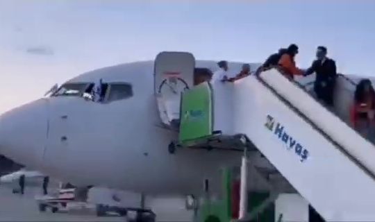 Türkiye'ye destek ekip gönderen İsrail ve İran’ın uçakları havaalanında ... Türkiye'ye destek ekip gönderen İsrail ve İran’ın uçakları havaalanında ...
