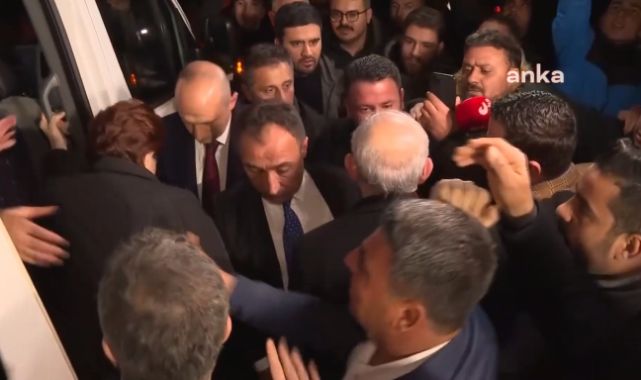 Kemal Kılıçdaroğlu'nun ziyareti öncesi vatandaştan dikkat çeken Soylu ... Kemal Kılıçdaroğlu'nun ziyareti öncesi vatandaştan dikkat çeken Soylu ...