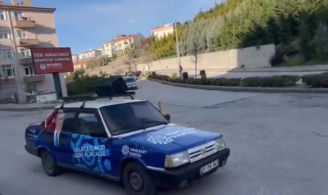 Memleket Partisi'nin seçim arabası ve çalan müzikleri dikkat çekti ... Memleket Partisi'nin seçim arabası ve çalan müzikleri dikkat çekti ...