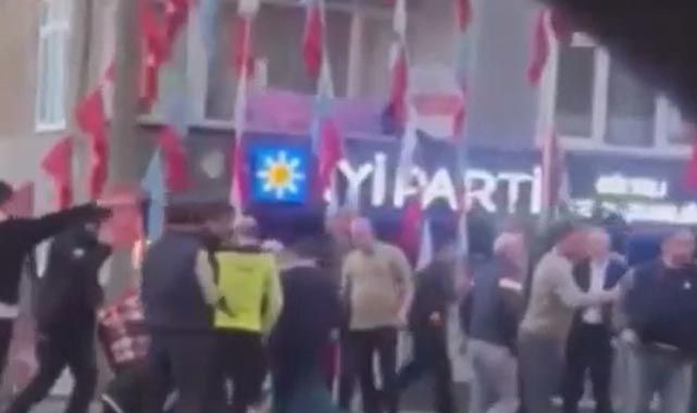 İYİ Parti üyesi Erhan Kurt, partisinin ilçe başkanlığı önünde hayatını ...