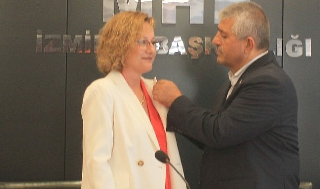 İYİ Partili Arzu Yıldırım, Devlet Bahçeli'den özür dileyip MHP'ye ...