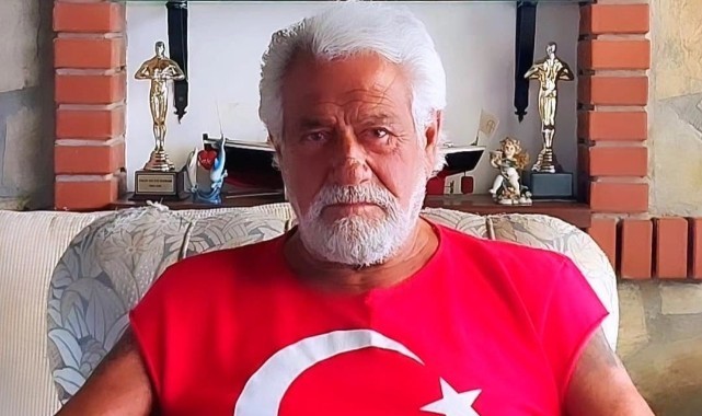 Fedon Ay Yıldızlı Tişörtünü Giydi Ve Disneye Tepki Gösterdi Gündem Aykiri Haber Sitesi