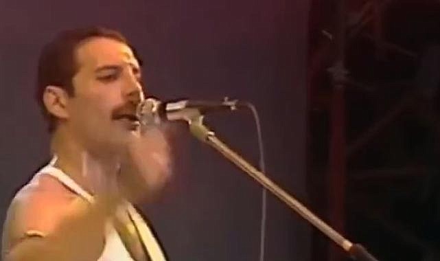 Yapay zeka teknolojisi ile efsane İngiliz grubu Queen'in solisti ...
